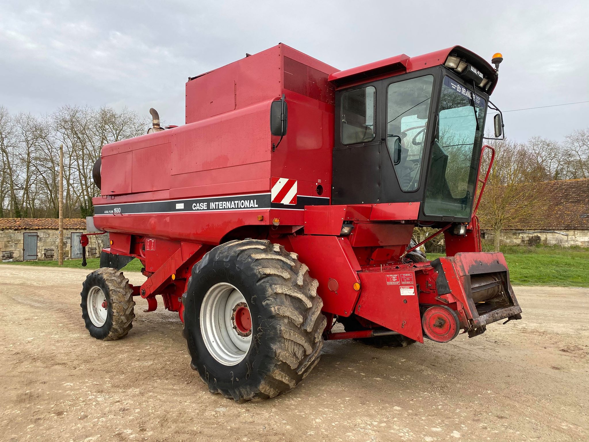 MOISSONNEUSE BATTEUSE 1680- CASE IH | Diffusion Directe