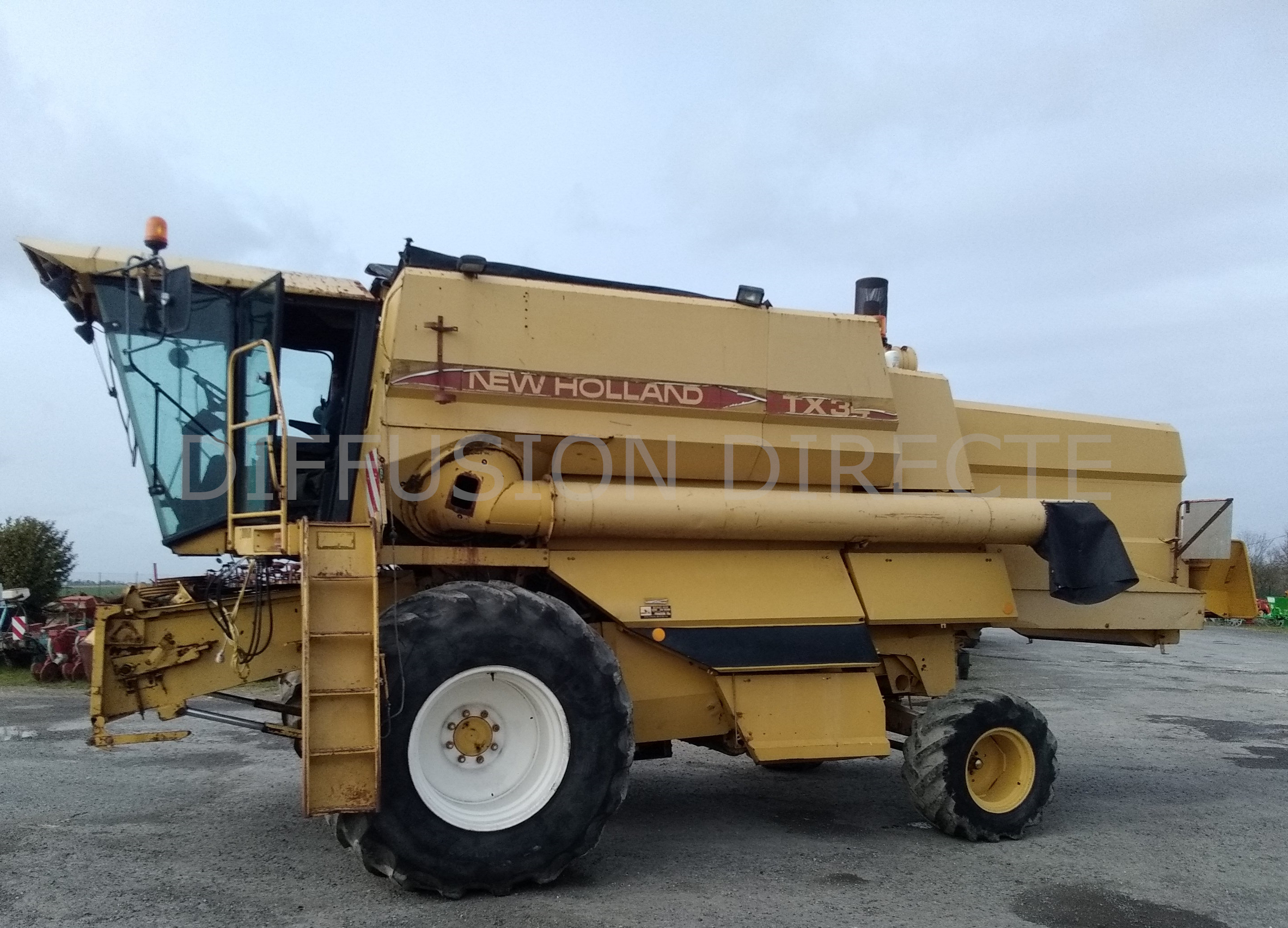 MOISSONNEUSE BATTEUSE TX 34- NEW HOLLAND | Diffusion Directe