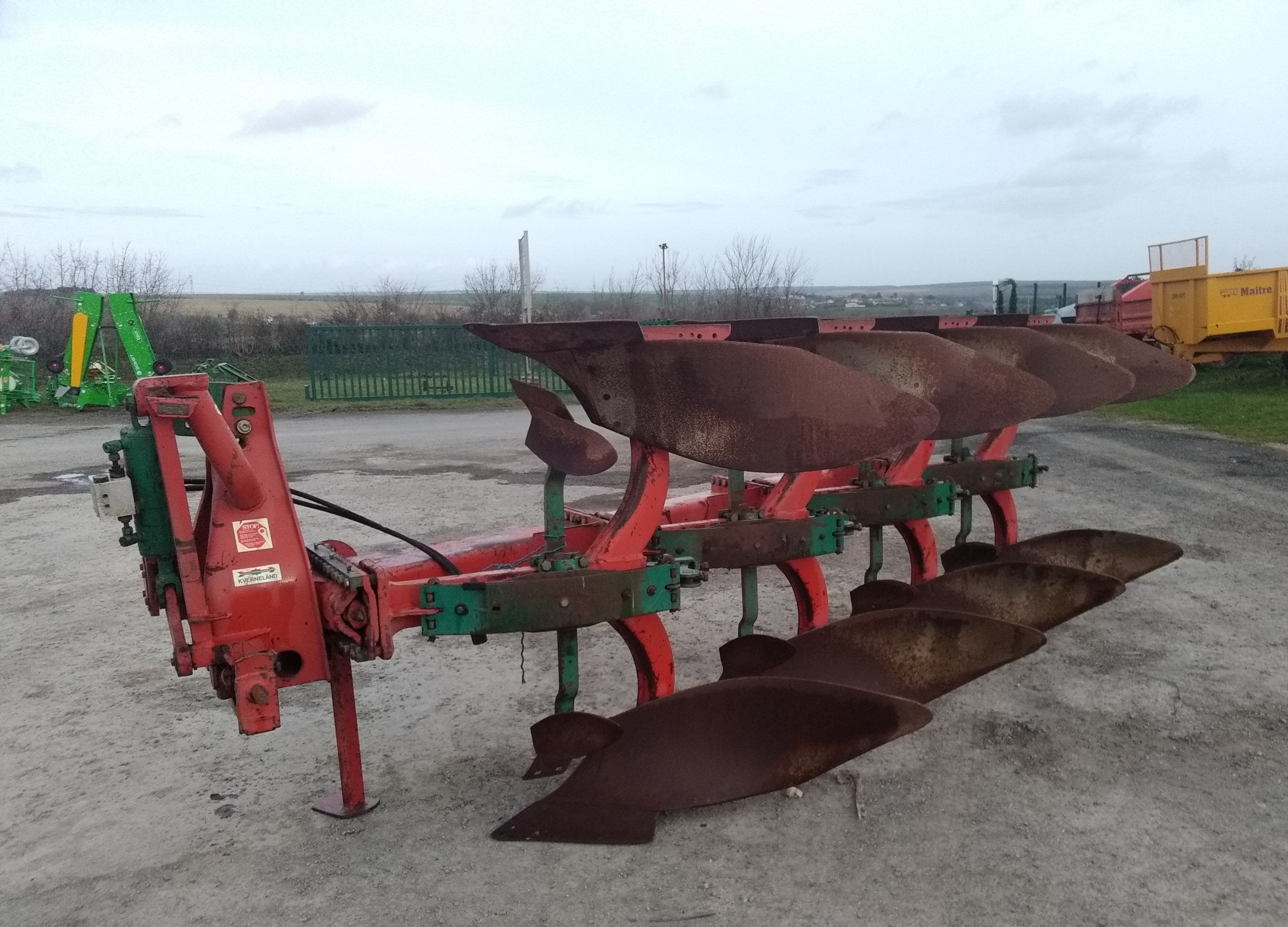 CHARRUE MOD F 8NR- KVERNELAND | Diffusion Directe